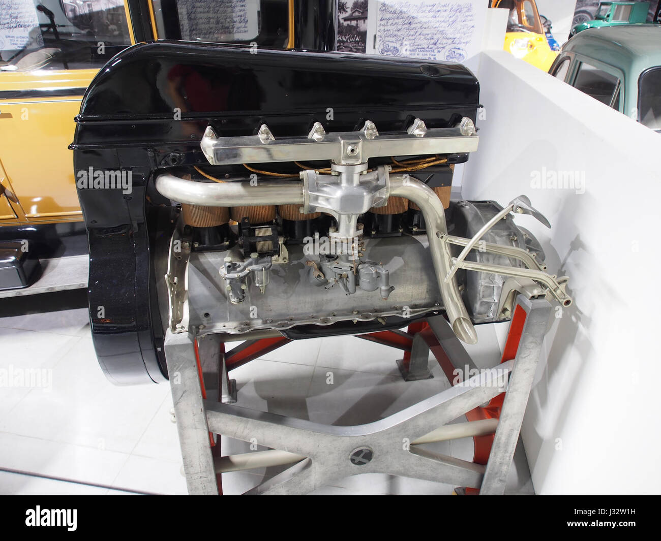 A photograph of a 1927 Franklin 11-B Sedan featuring a 3.3-litre 6 ...