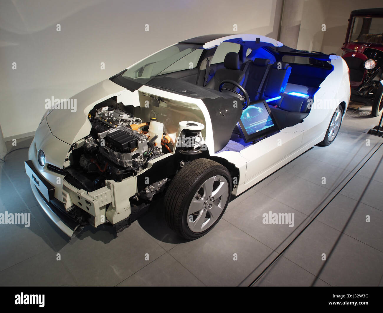 The 2009 Toyota Prius features a 1.8-liter 4-cylinder engine ...