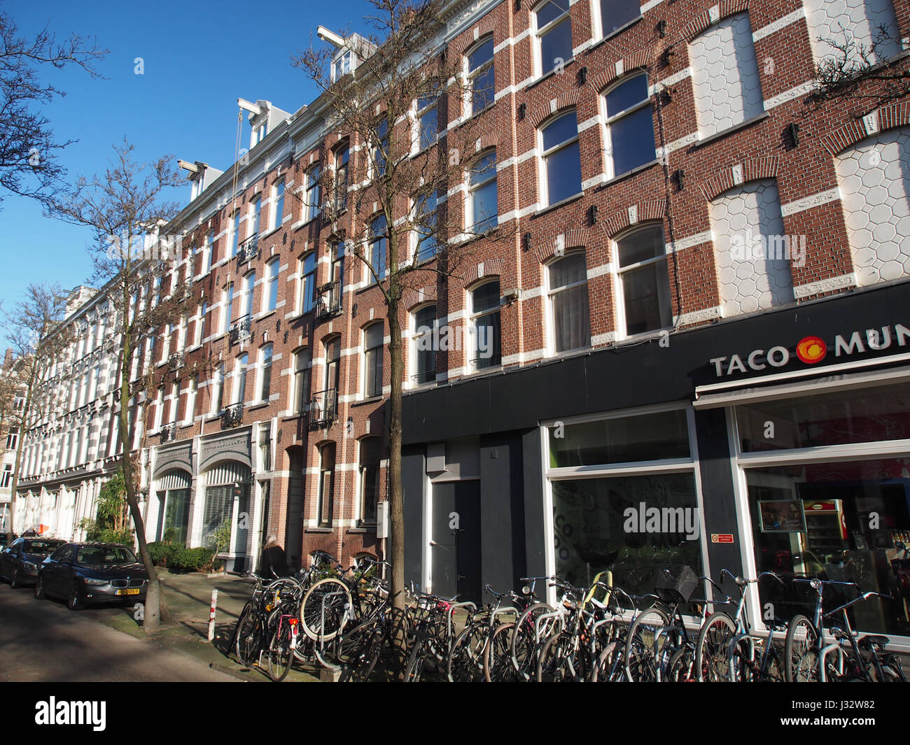 This photo depicts the intersection of Hemonystraat and Ceintuurbaan ...