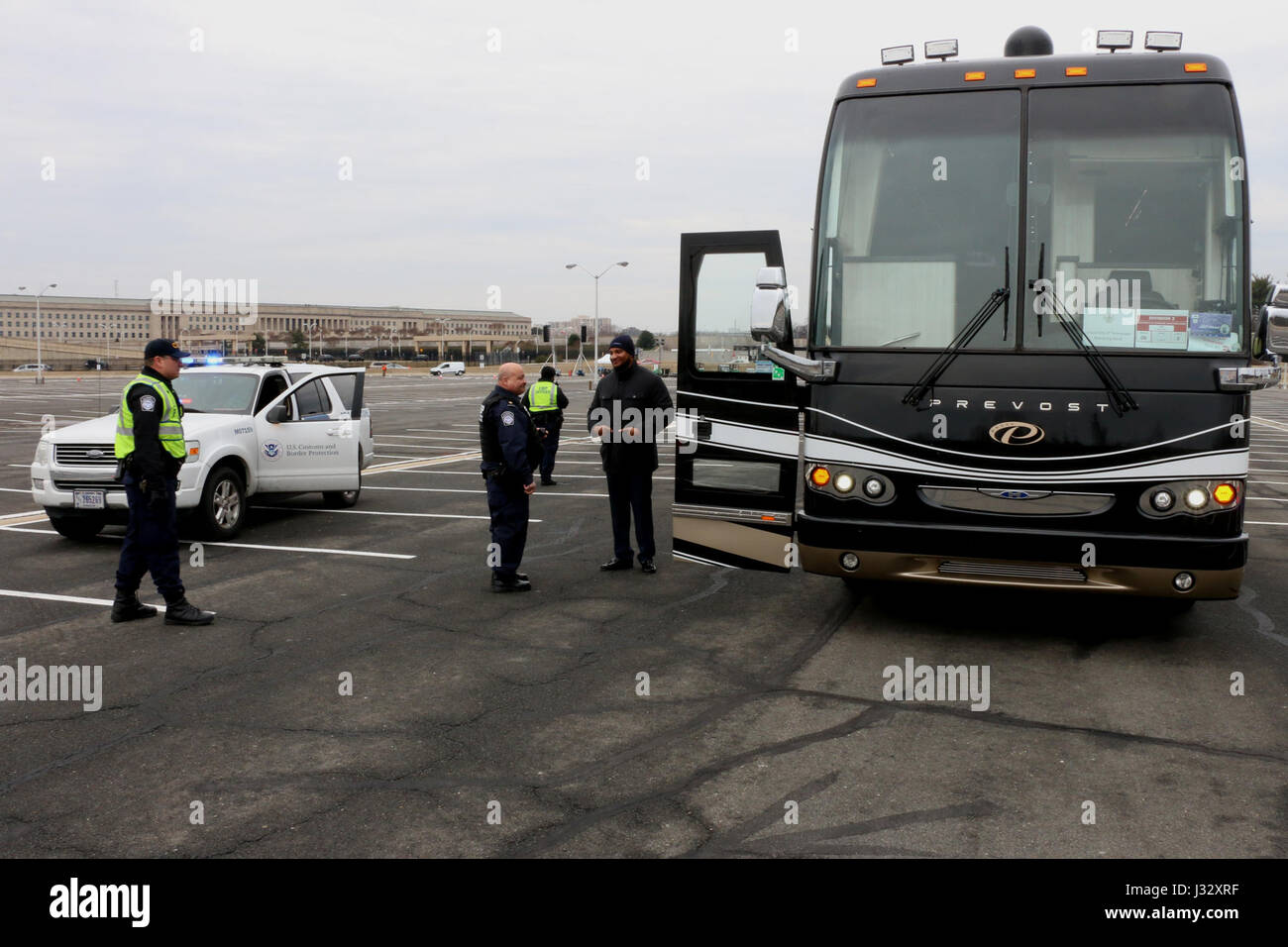Non intrusive inspection vehicle hi-res stock photography and images ...