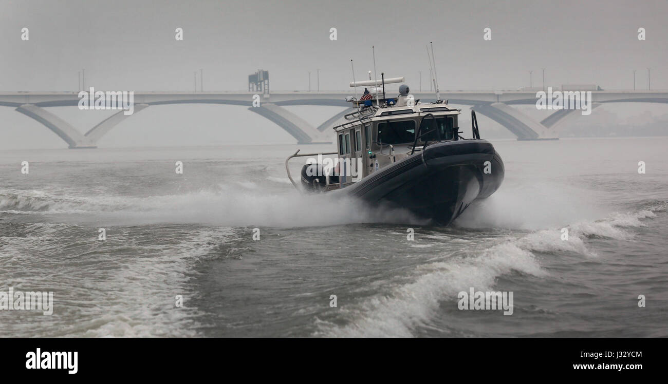 Marine interdiction agents with U.S. Customs and Border Protection ...