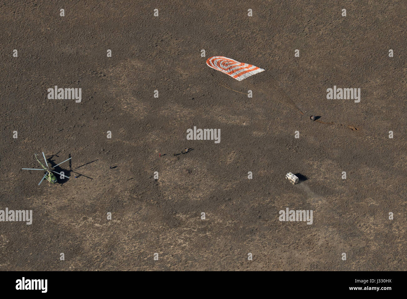 Russian Search and Rescue teams reach Soyuz MS-02 after its landing in ...