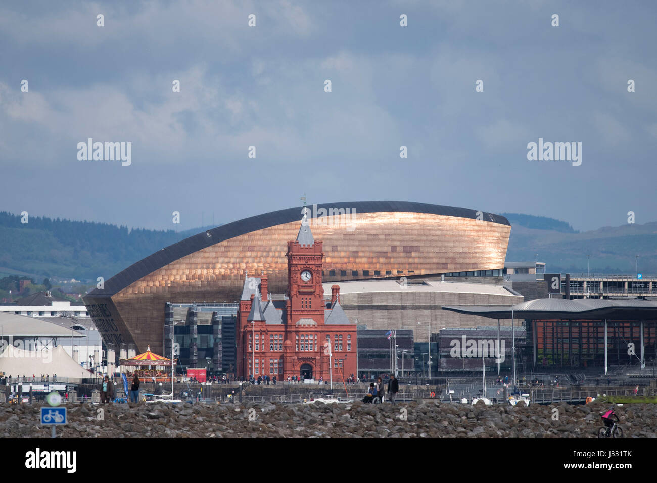 Cardiff bay wales millennium centre hi-res stock photography and images ...