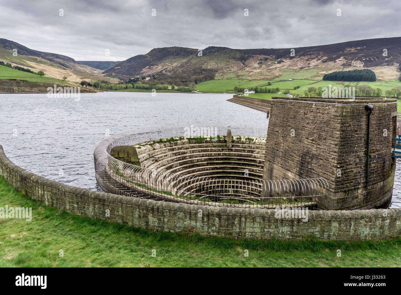 Overflow at Dovestone Reservoir, Greenfield, Peak District National ...