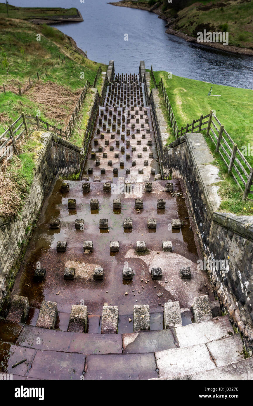 Dovestone reservoir greenfield peak district hi-res stock photography ...