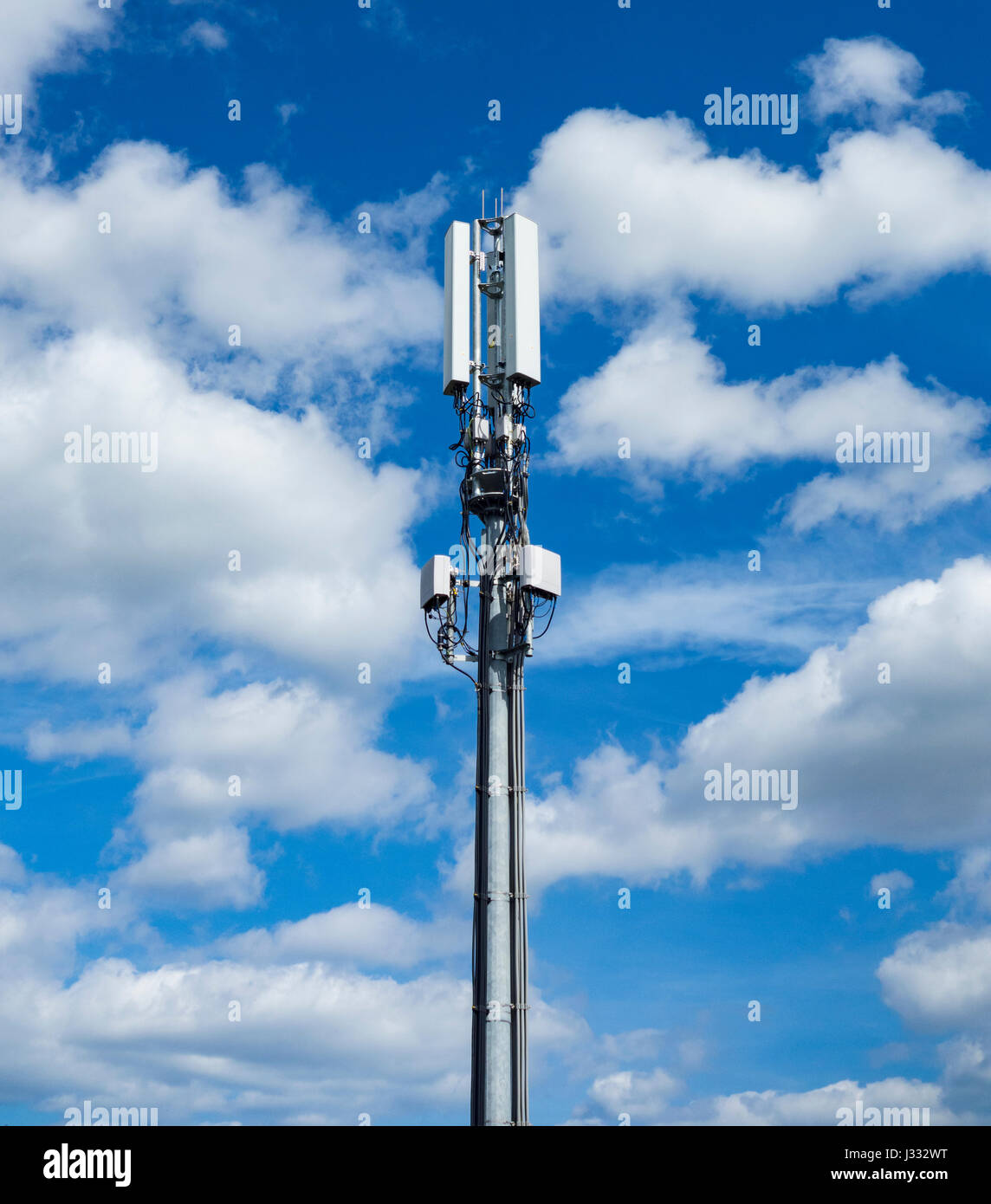 Mobile phone antenna hi-res stock photography and images - Alamy
