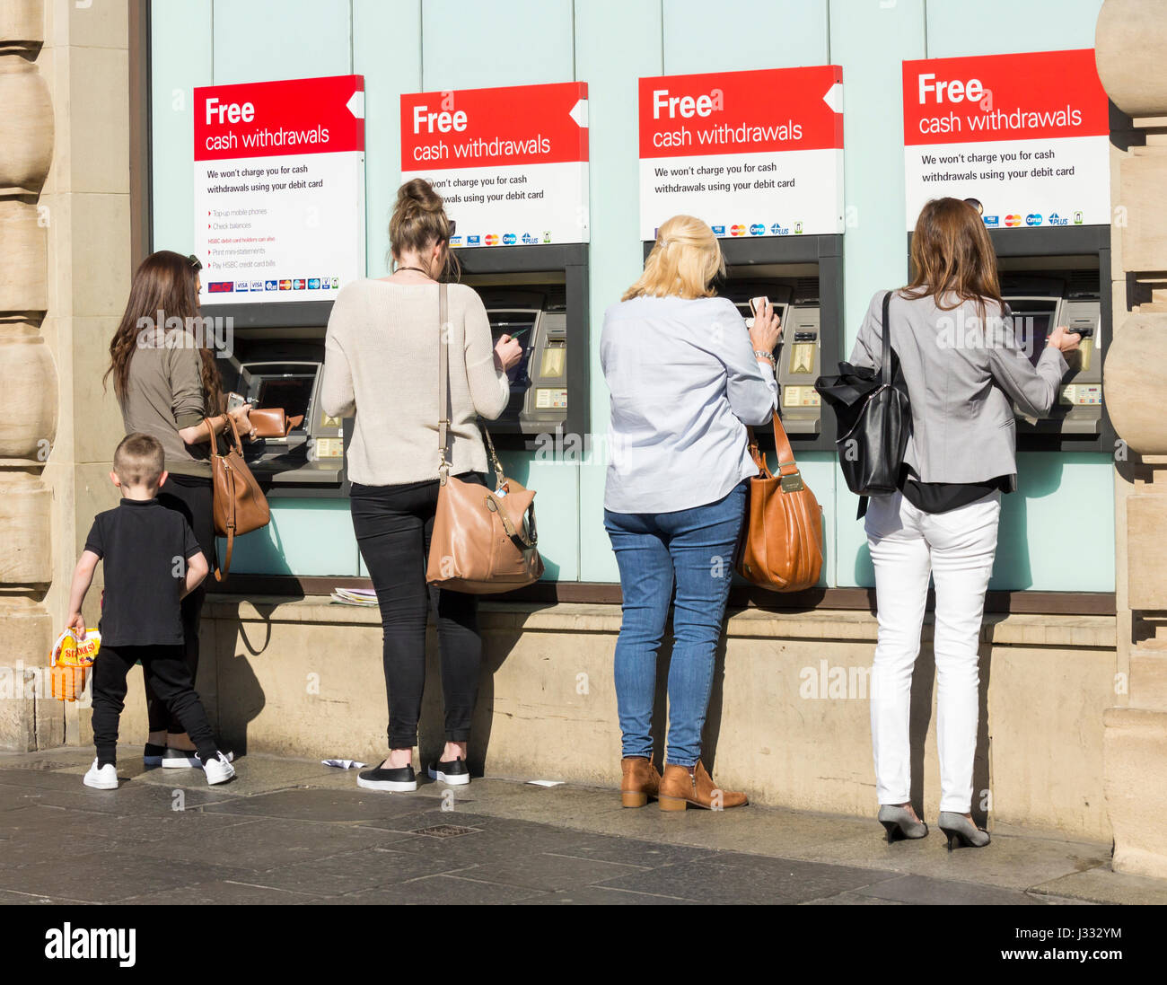 Atm machines hi-res stock photography and images - Alamy