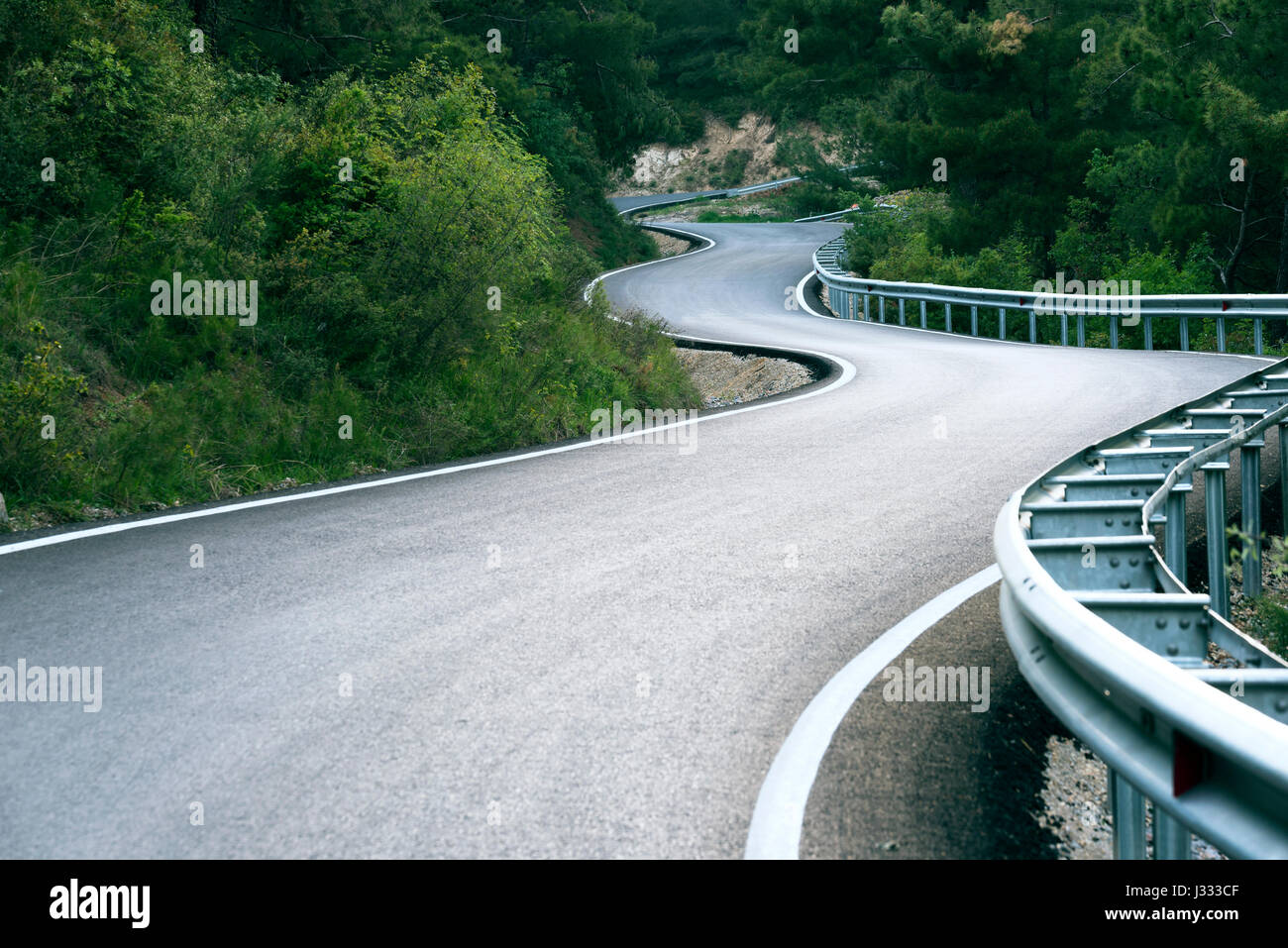 Curved roads hi-res stock photography and images - Alamy