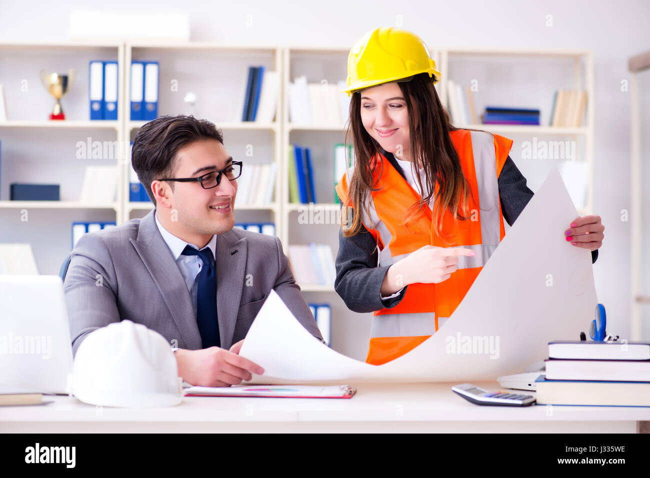 Construction foreman supervisor reviewing drawings Stock Photo - Alamy