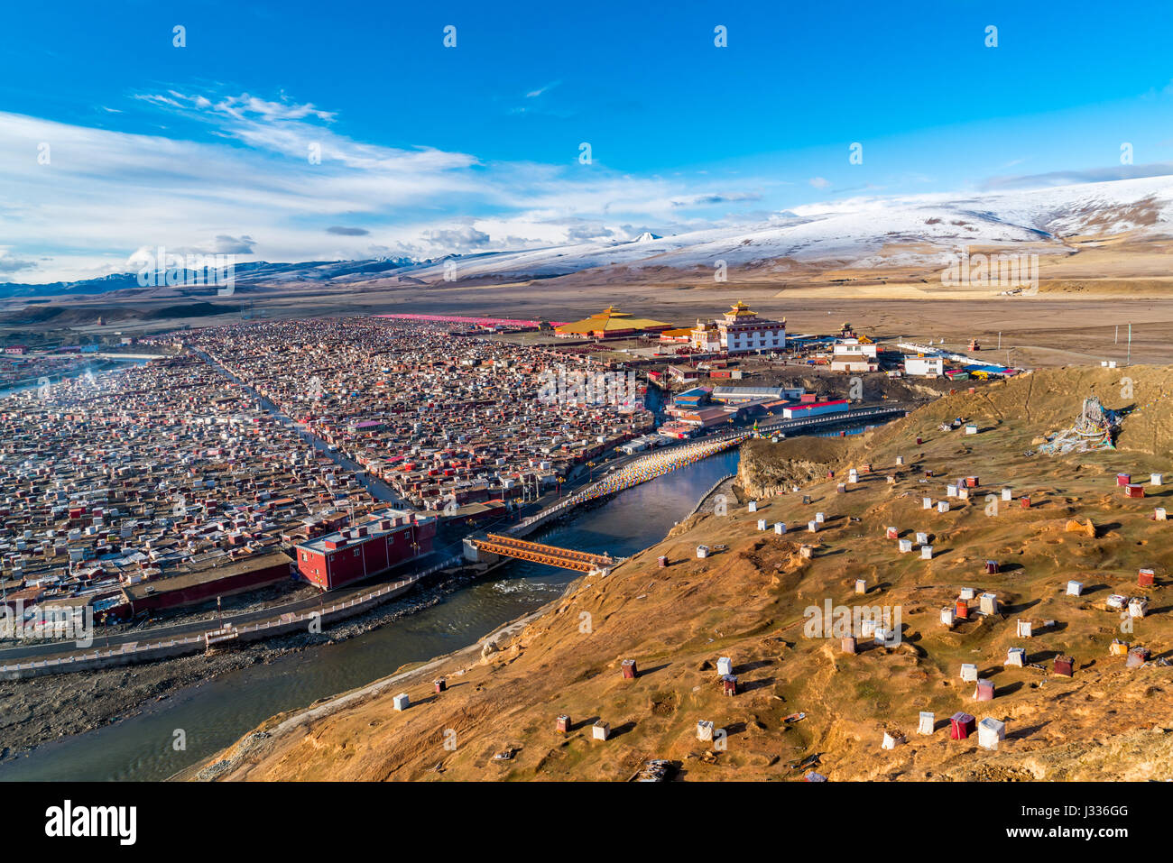 Yarchen Gar, the giant tibetan monastery of Kham in Sichuan, China ...