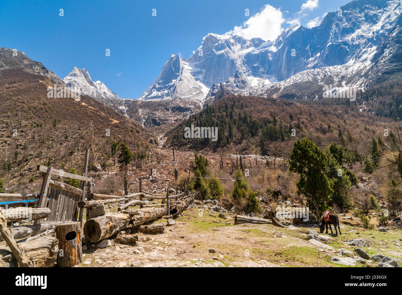 View of snow mountain in Sichuan Landscape, China Stock Photo - Alamy