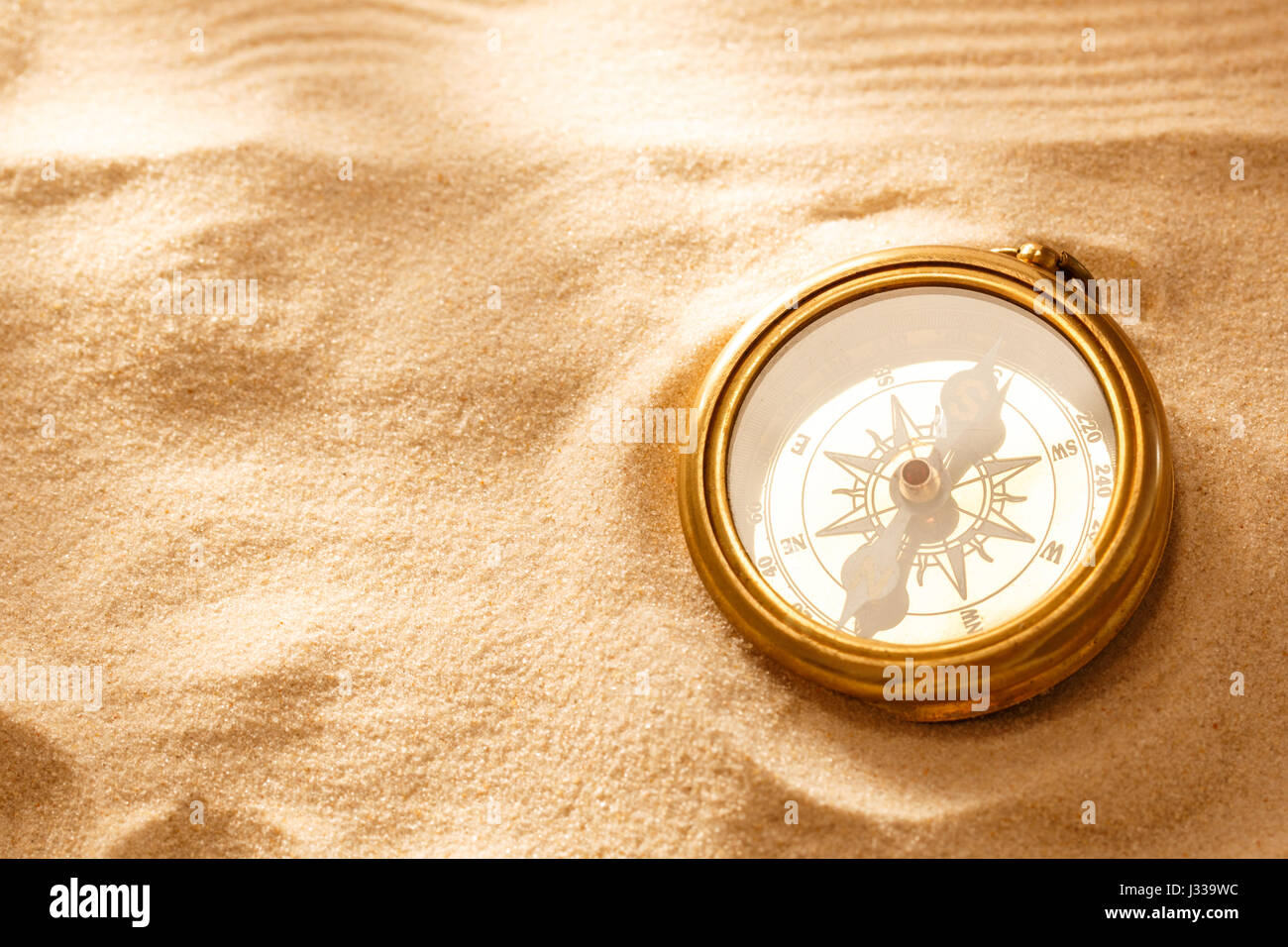 Compass in the desert hi-res stock photography and images - Alamy