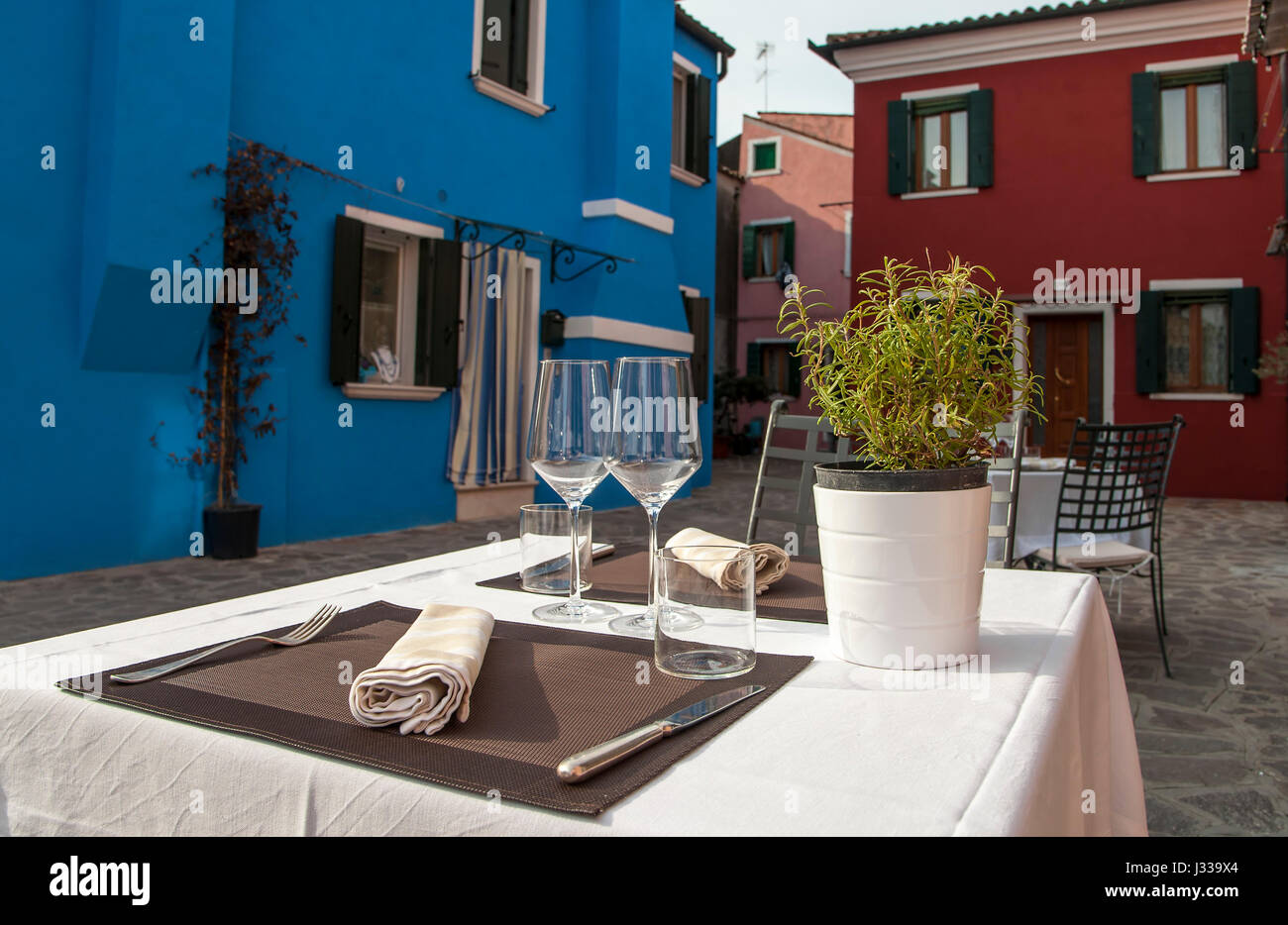 Square table setting hi-res stock photography and images - Alamy