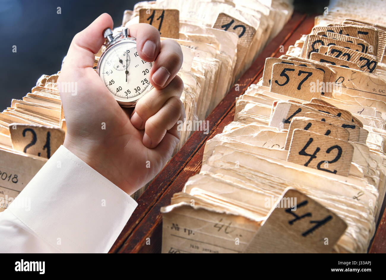 Hand holding file folder icon hi-res stock photography and images - Alamy