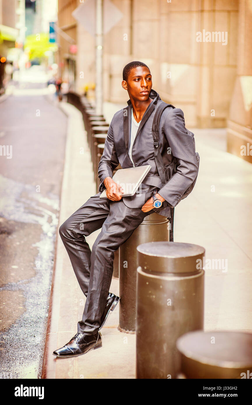 Man carrying laptop bag hi-res stock photography and images - Alamy
