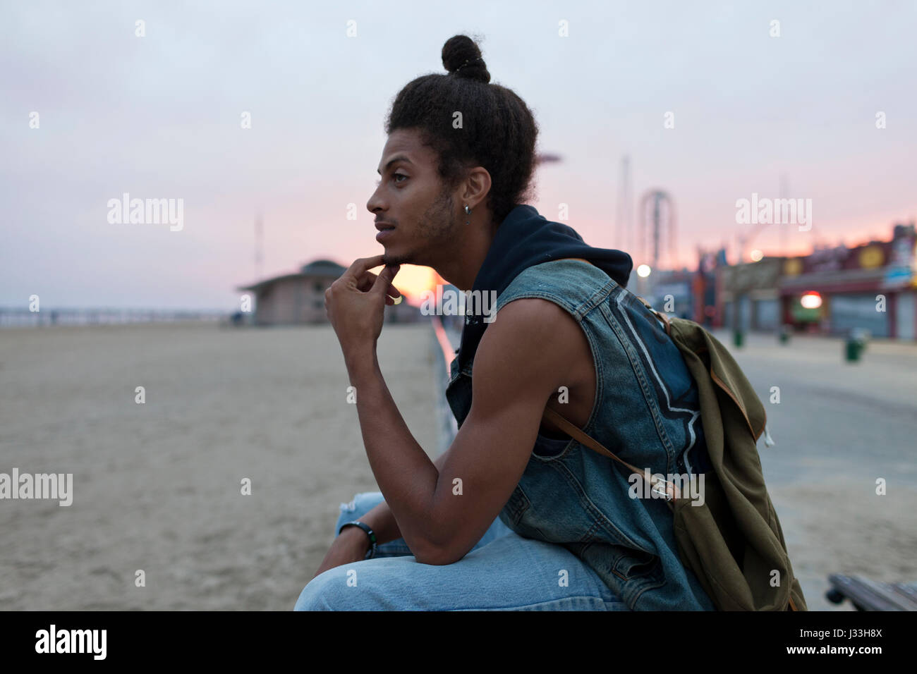 Man gazing out sea hi-res stock photography and images - Alamy