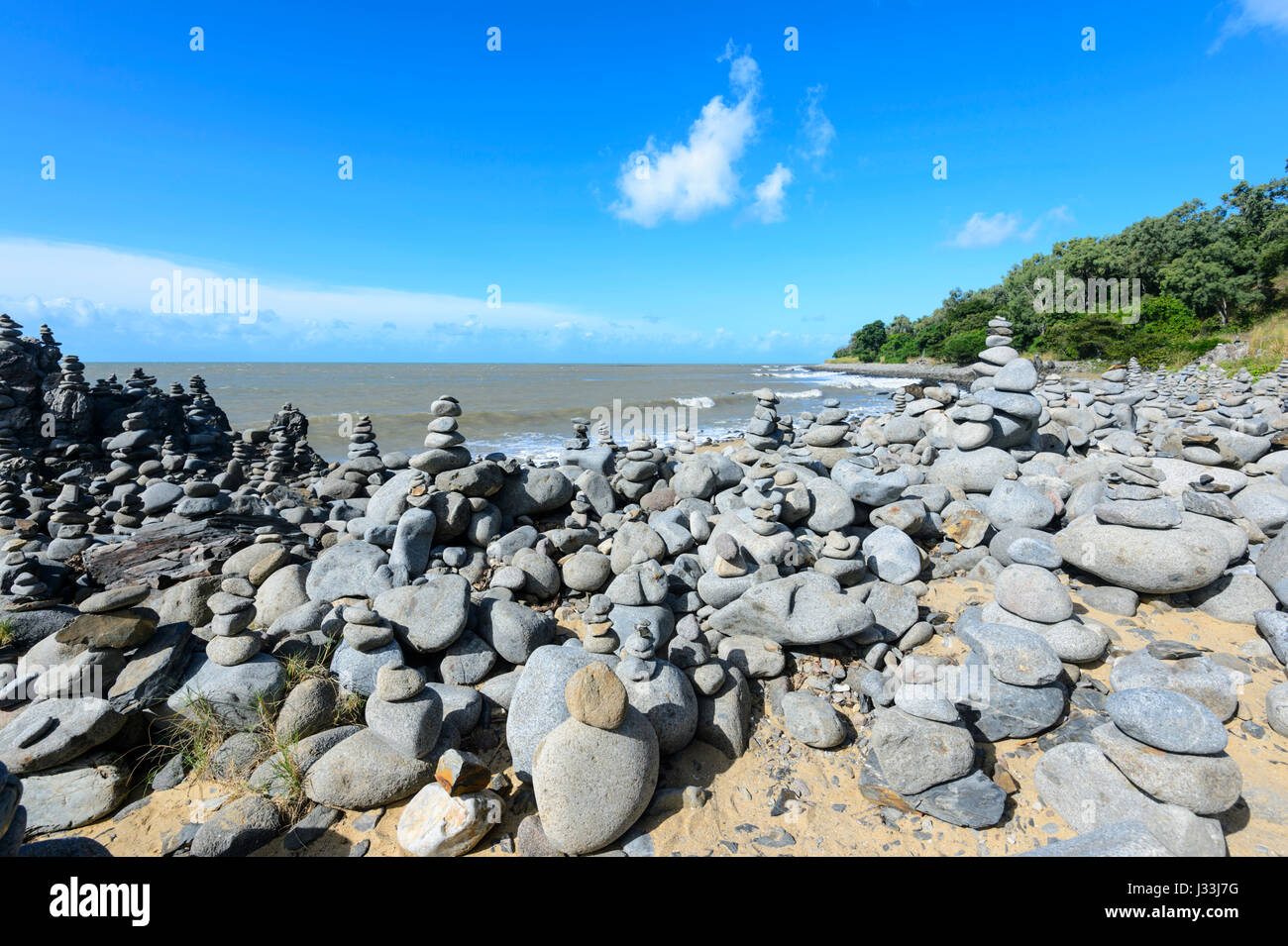 Gatz Balancing Rocks at Wangetti, Cairns Northern Beaches, Far North ...