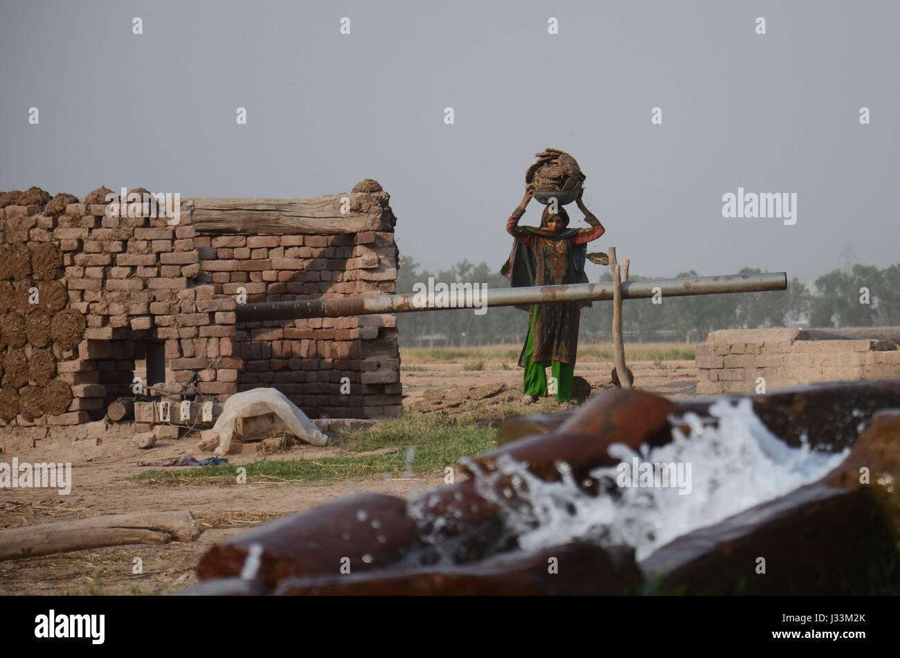 Lahore, Pakistan. 02nd May, 2017. Pakistani people busy in their ...