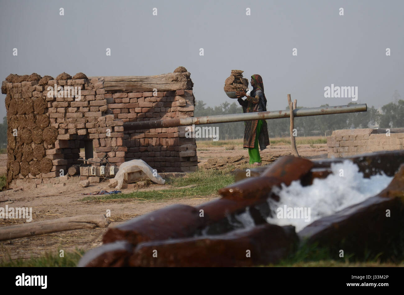 Lahore, Pakistan. 02nd May, 2017. Pakistani people busy in their ...