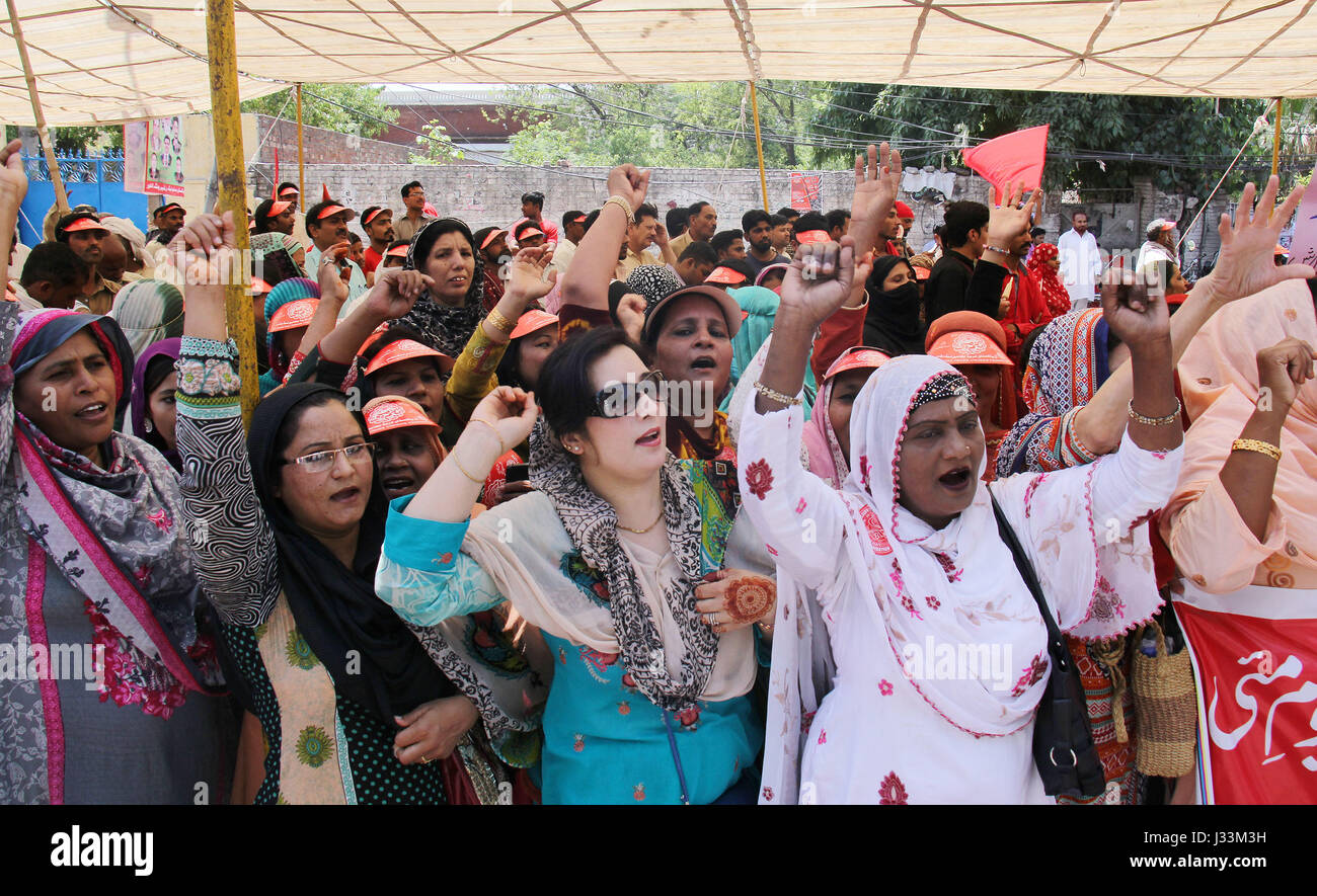 Lahore, Pakistan. 01st May, 2017. Pakistani workers carry cutouts of ...