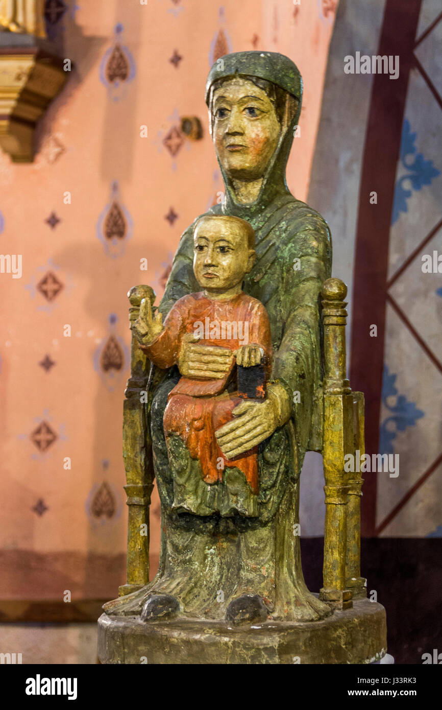 Romanesque statue hi-res stock photography and images - Alamy