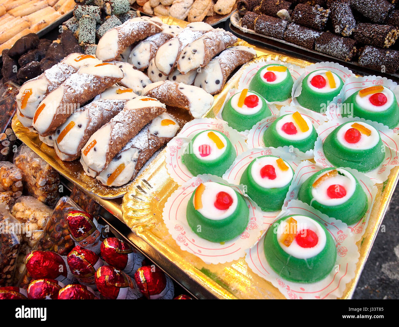 Italian marzipan hi-res stock photography and images - Alamy