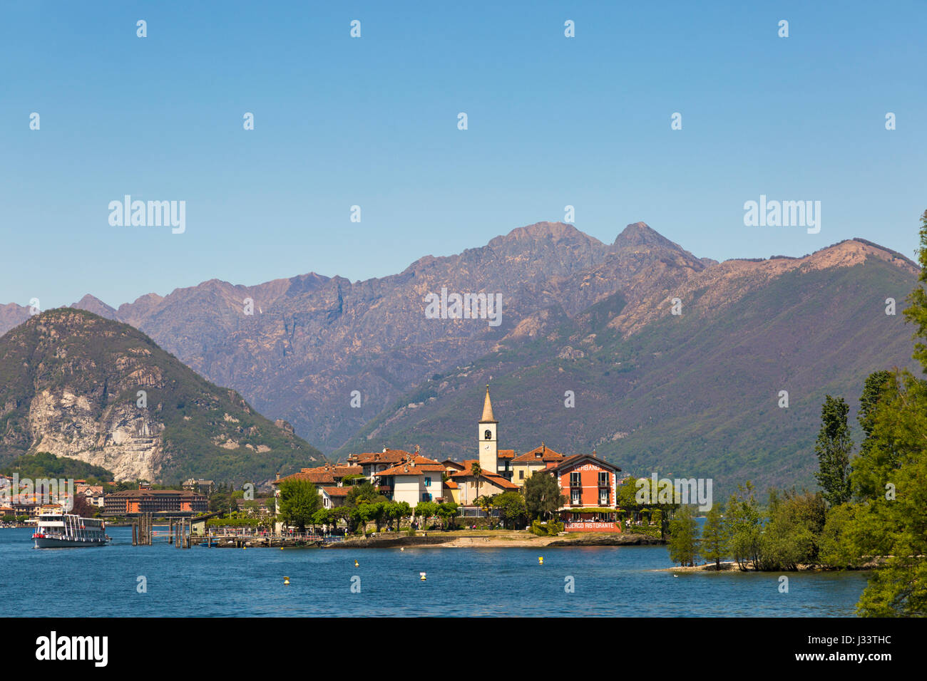 Isola dei pescatori church hi-res stock photography and images - Alamy