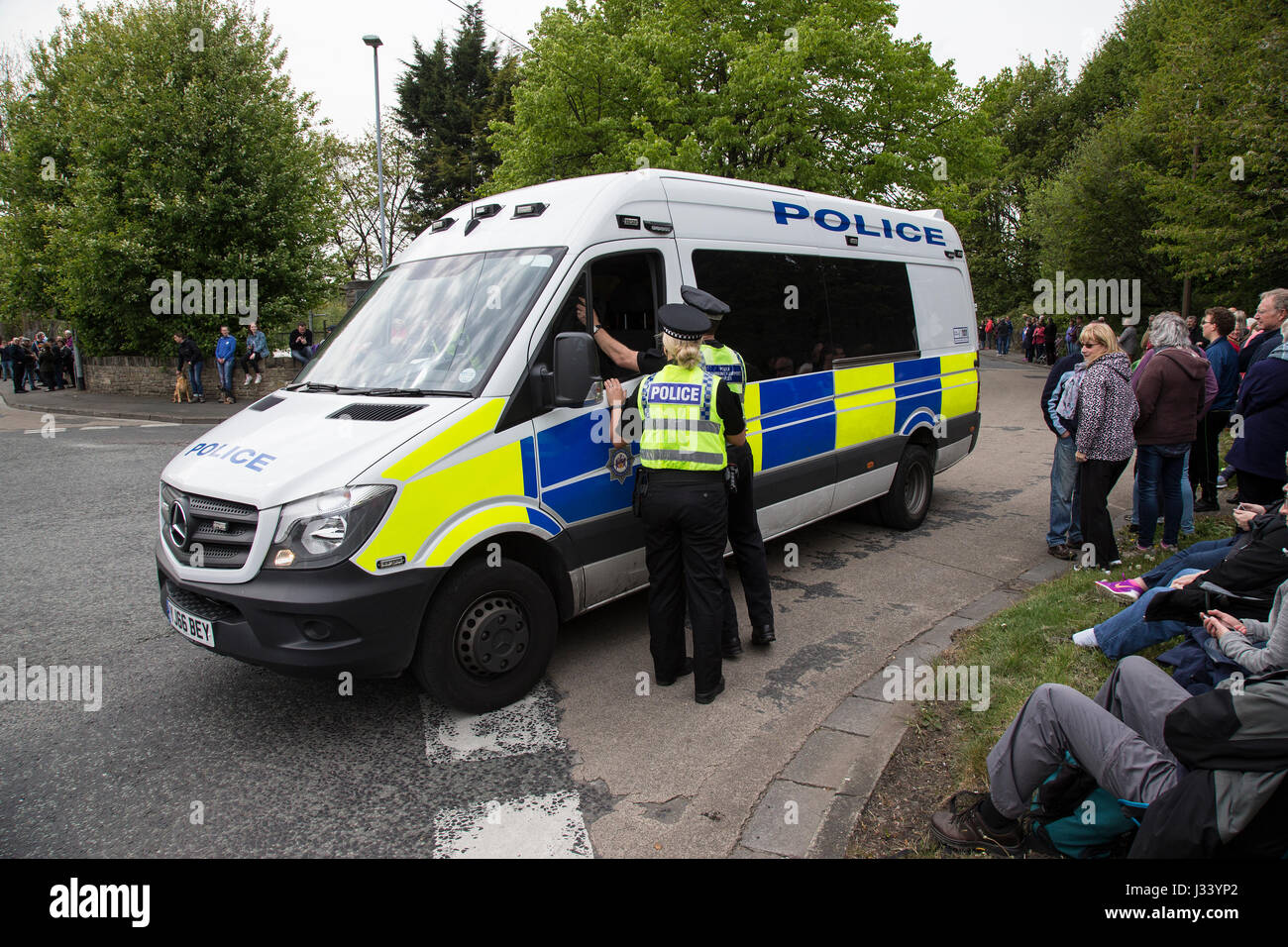 UK Police van and police officers Stock Photo - Alamy
