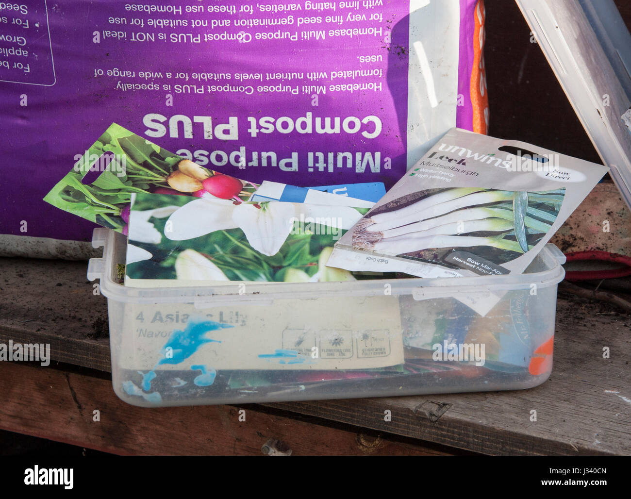 Seed packets hi-res stock photography and images - Alamy