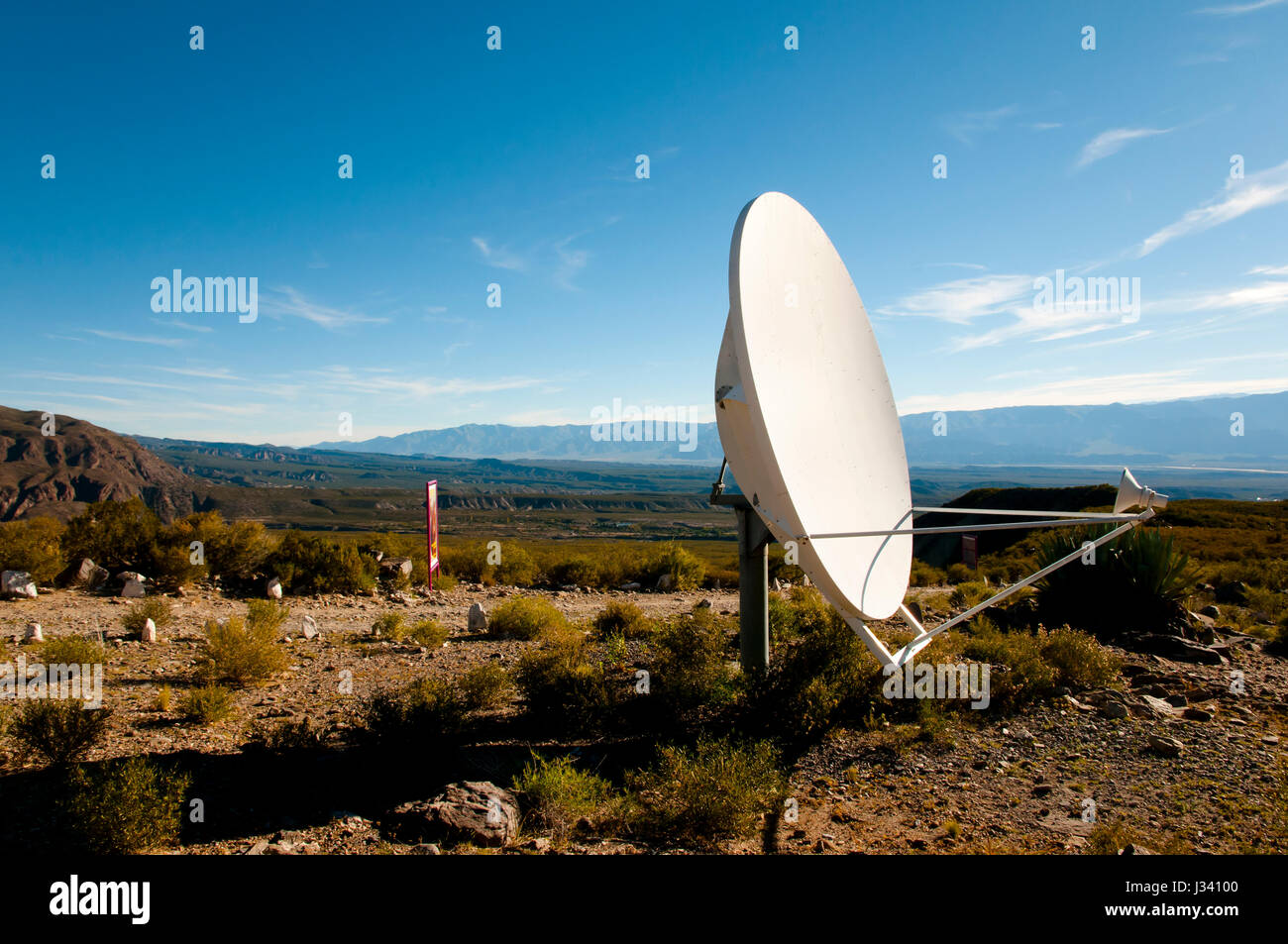 Large array satellite dish antenna hi-res stock photography and images ...