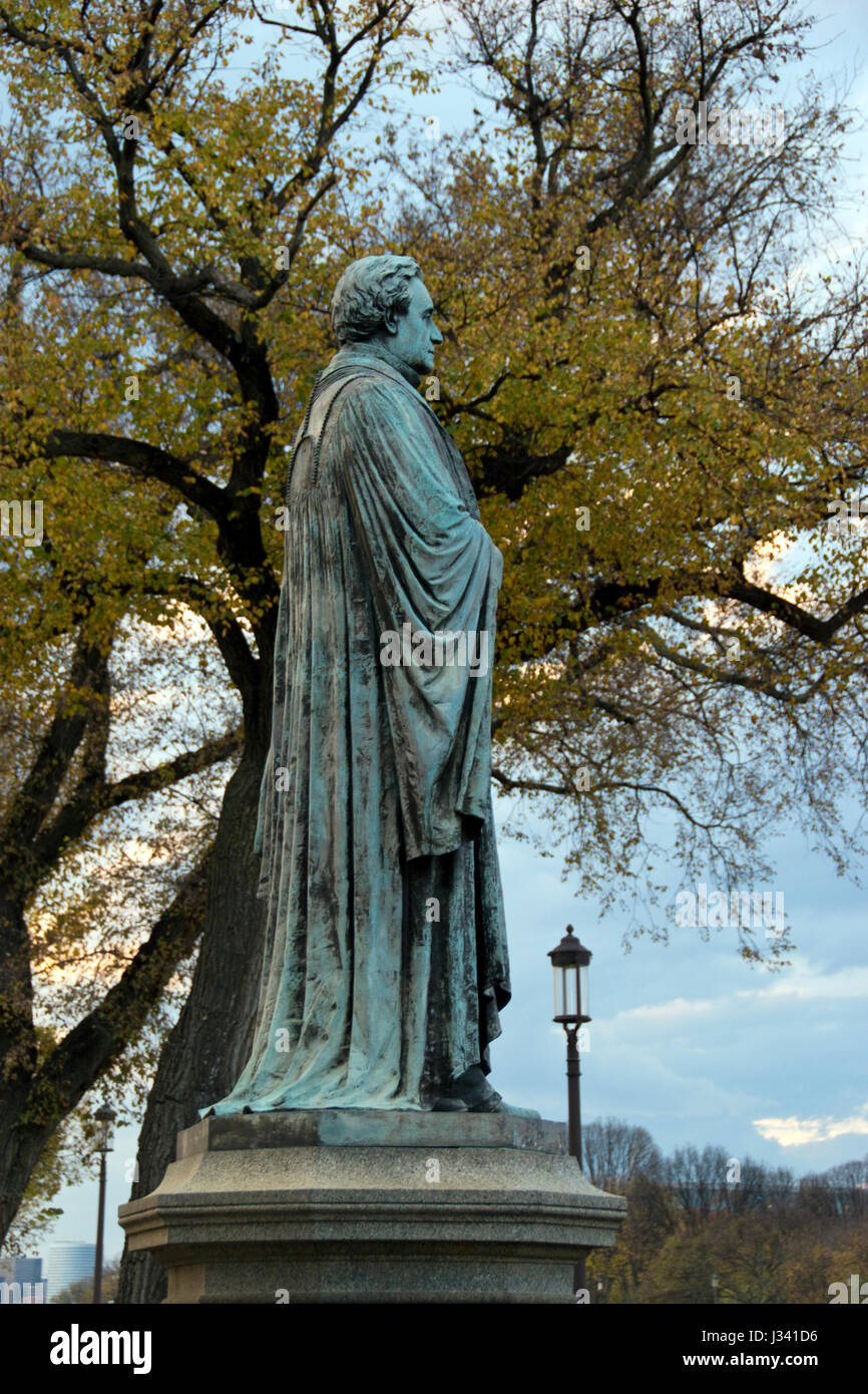 Joseph henry statue hi-res stock photography and images - Alamy