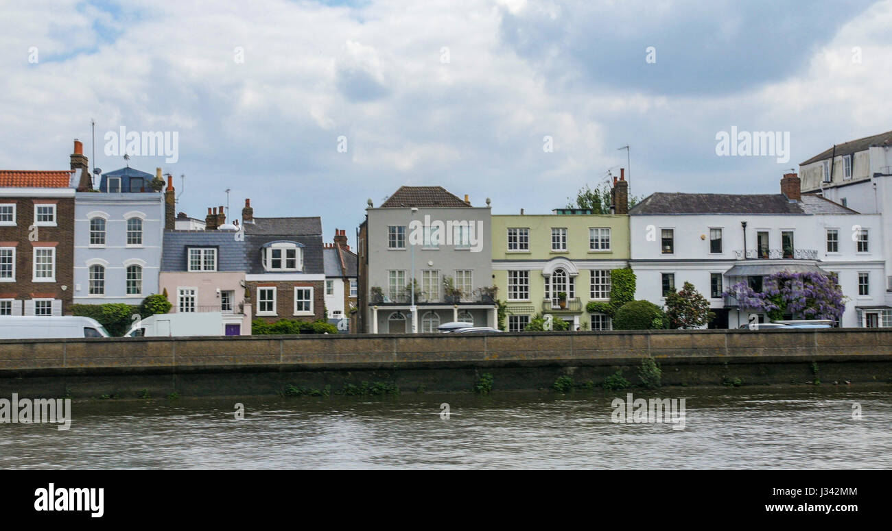 View of a typical English Victorian riverside village in West London ...