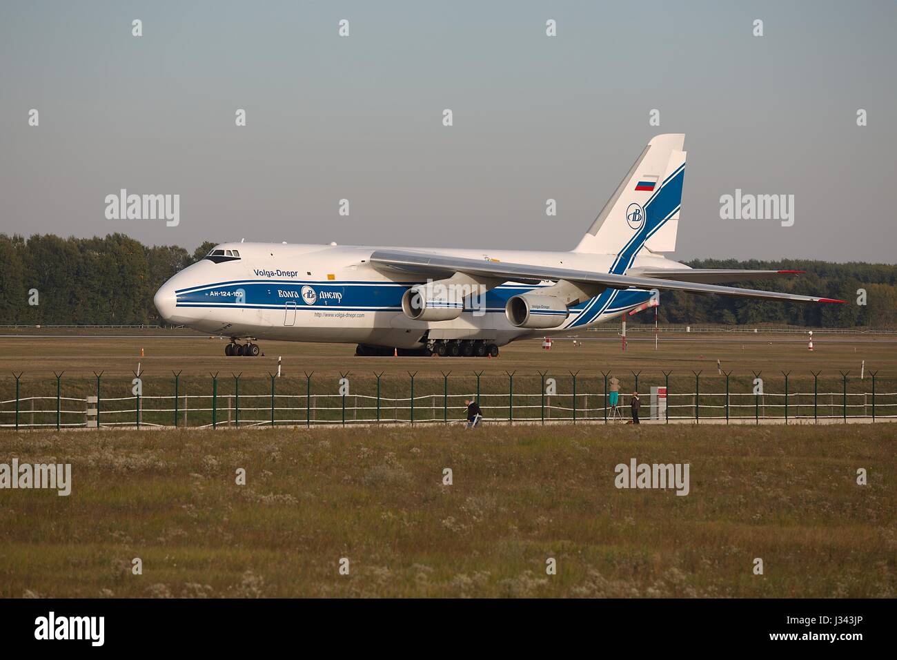 Antonov 124 cargo aircraft hi-res stock photography and images - Alamy