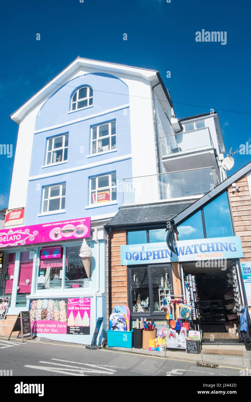 Dolphin ice cream hi-res stock photography and images - Alamy