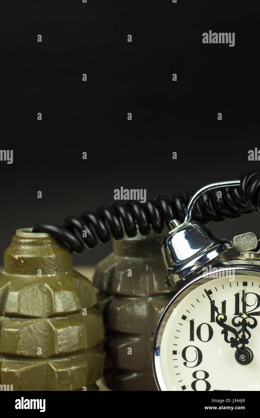 Bomb sticks dynamite alarm clock hi-res stock photography and images ...