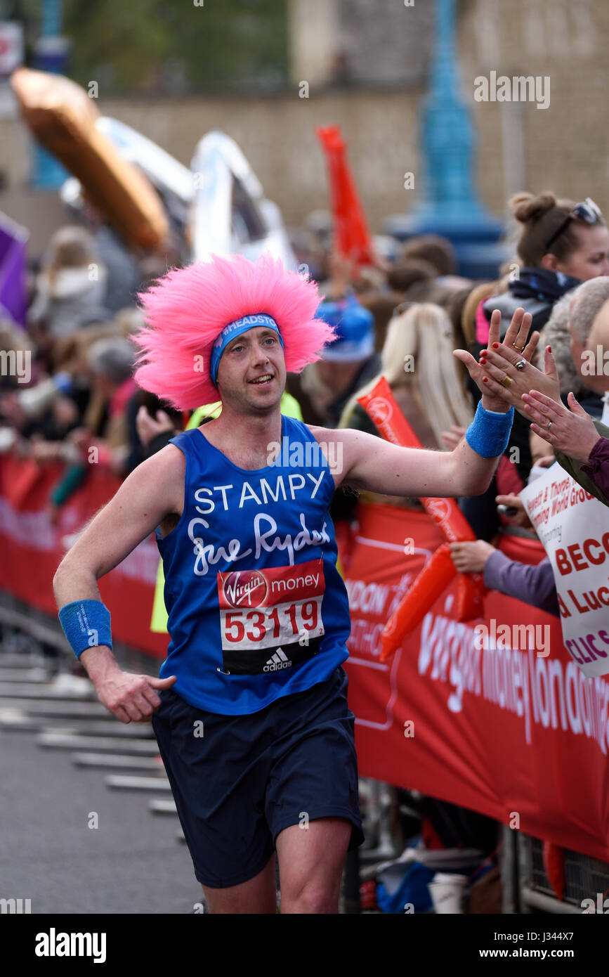 Paul Stamp running for the Sue Ryder charity in the 2017 London ...