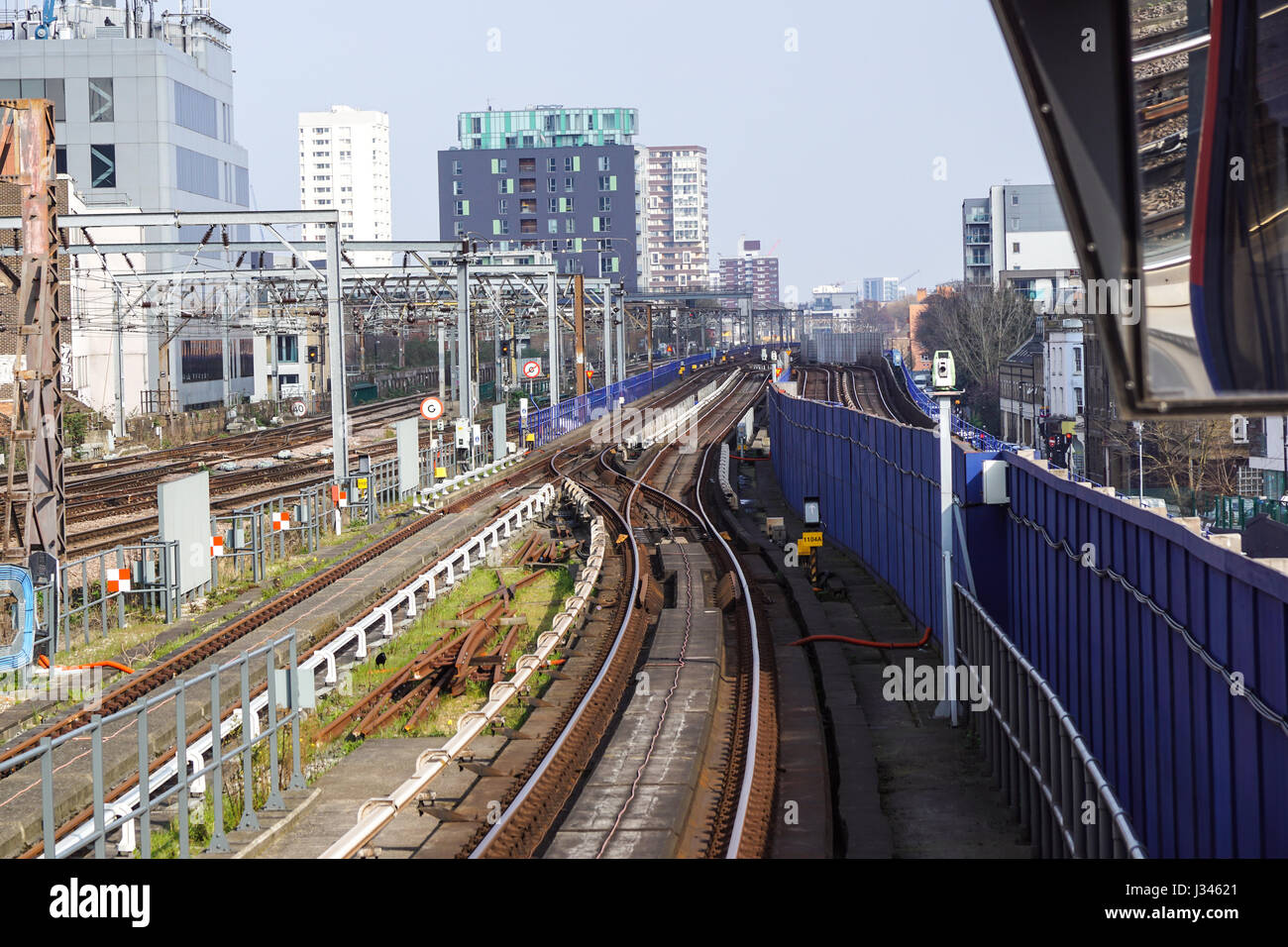 Line drawing metropolitan train station hi-res stock photography and ...