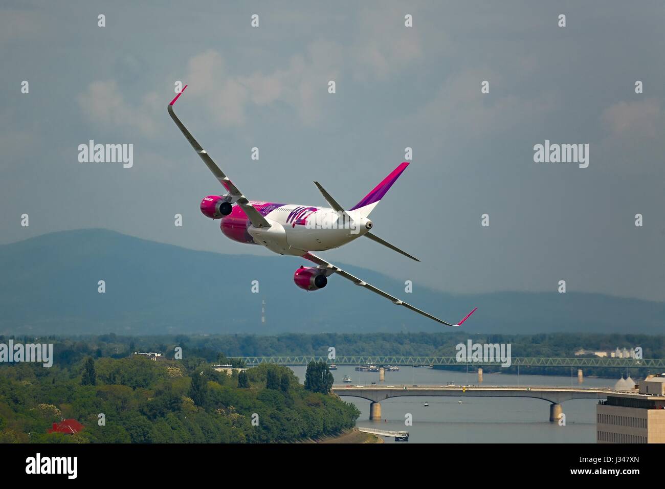 Airplane over budapest hi-res stock photography and images - Alamy