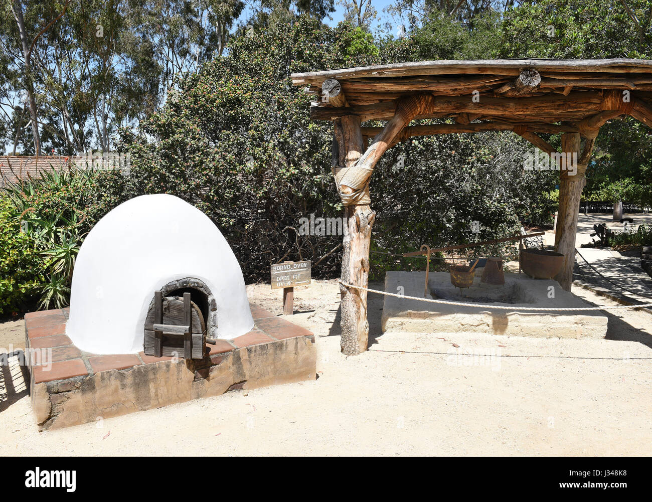 Horno de adobe hi-res stock photography and images - Alamy