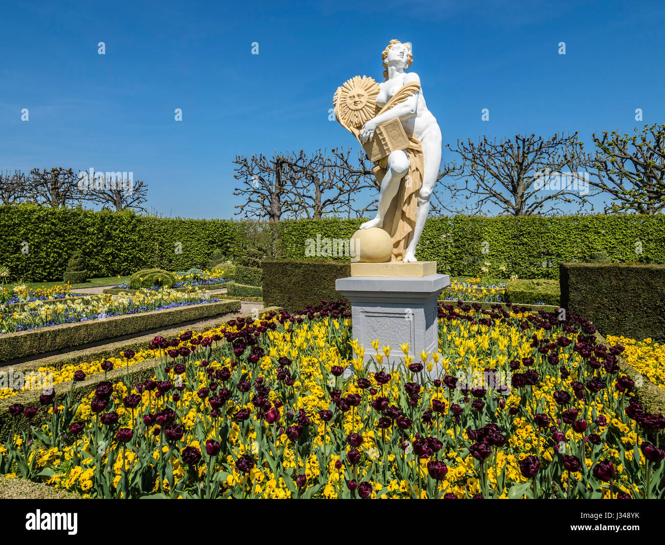 Herrenhaeuser Gaerten, park at castle Herrenhausen, spring, flowers ...
