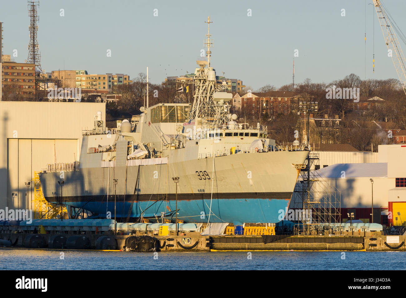 Halifax-class frigate HMCS CHARLOTTETOWN (FFH 339) on a syncrolift for ...