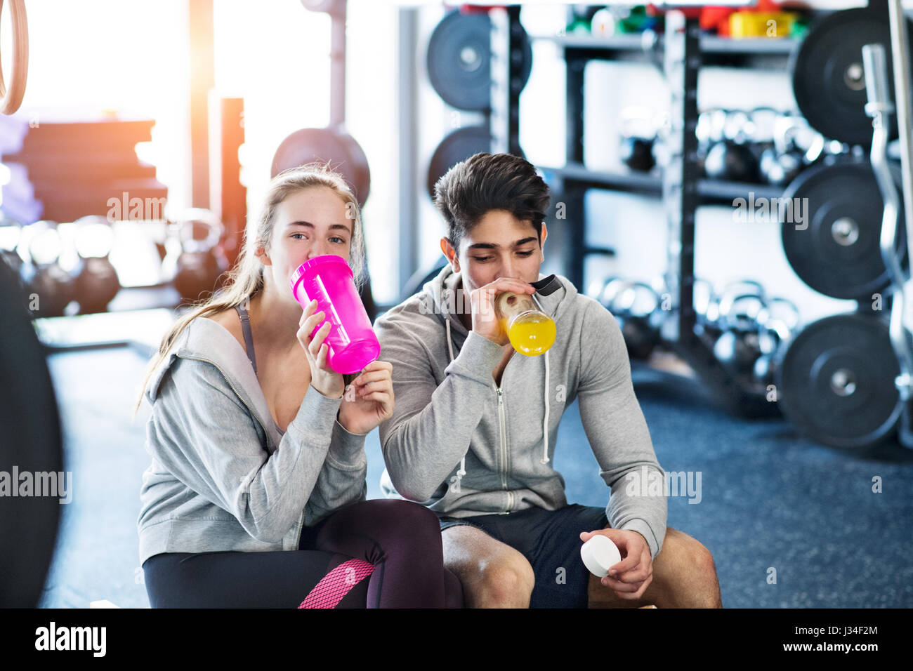 Young fit couple in modern crossfit gym drinking water Stock Photo - Alamy