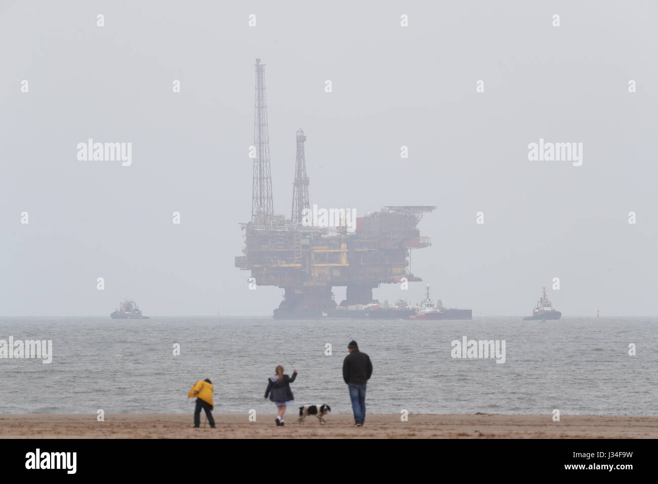 The Shell Brent Delta platform is brought to Able UK shipyard in ...