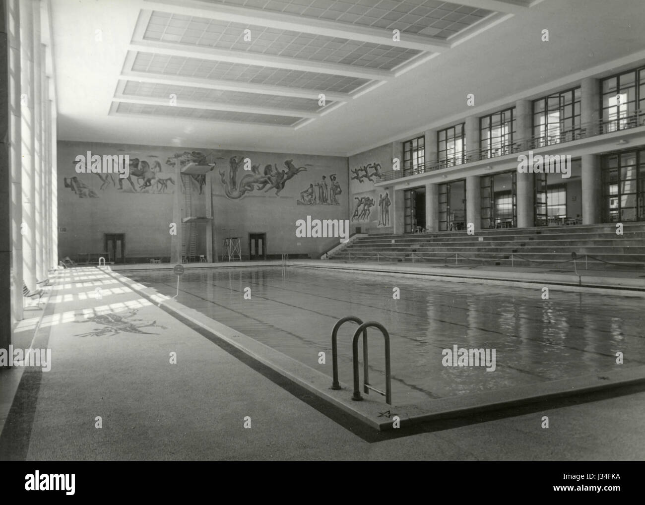1950s swimming pool hi-res stock photography and images - Alamy