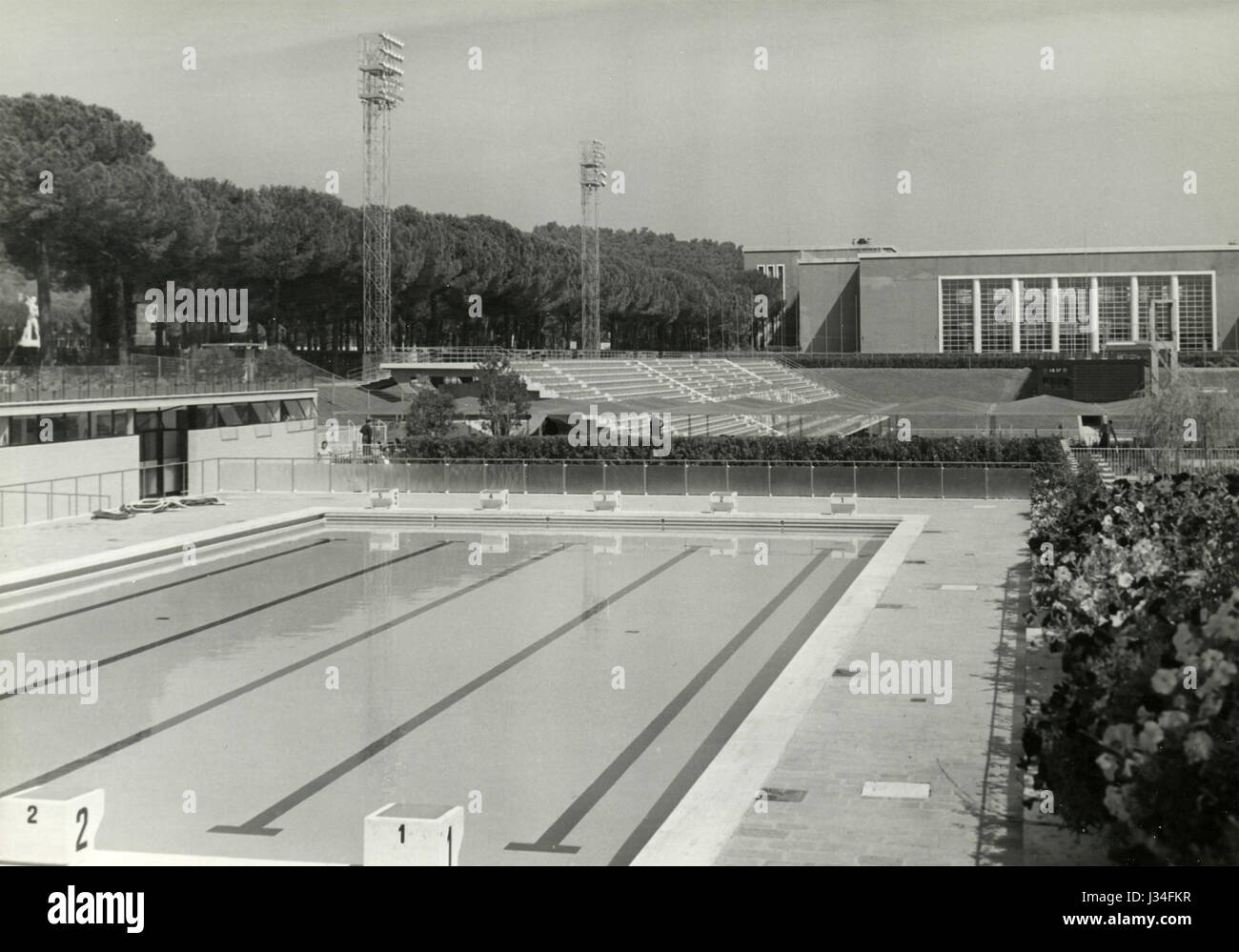 1950s swimming pool hi-res stock photography and images - Alamy