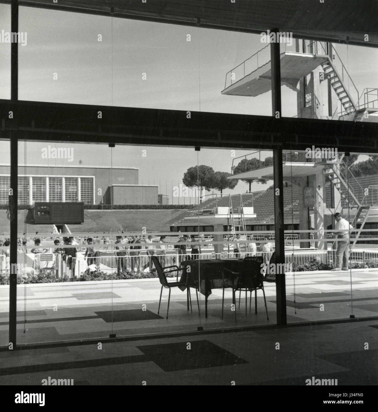 1950s swimming pool hi-res stock photography and images - Alamy