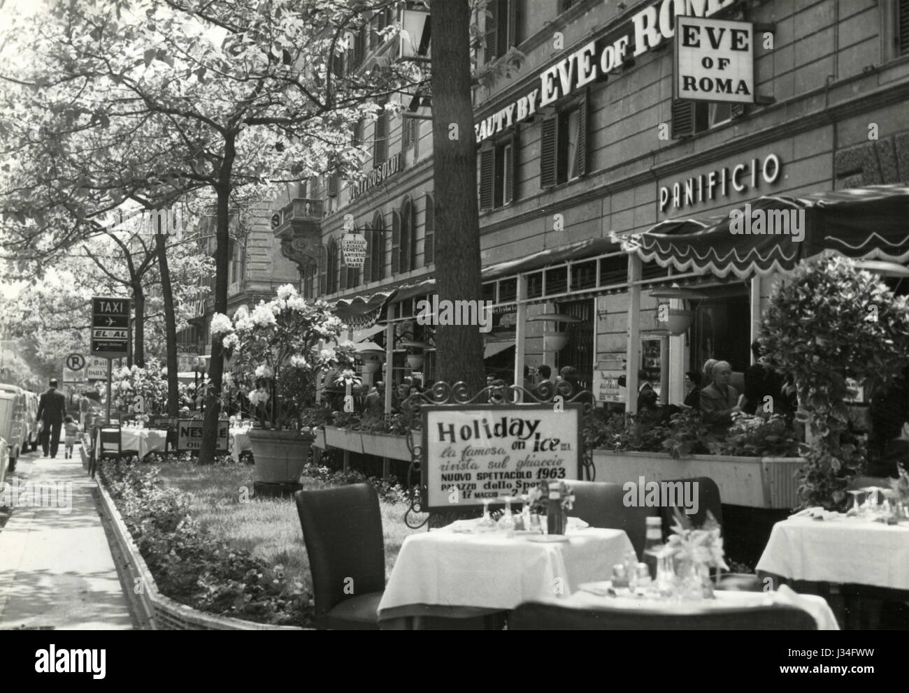 Cafe in Via Veneto, Rome, Italy Stock Photo - Alamy