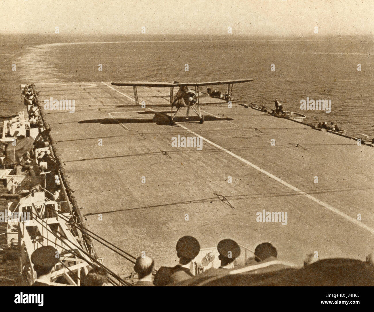 Aircraft carrier HMS Ocean Stock Photo - Alamy