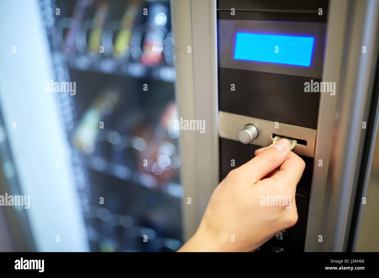 Person food vending machine hi-res stock photography and images - Alamy