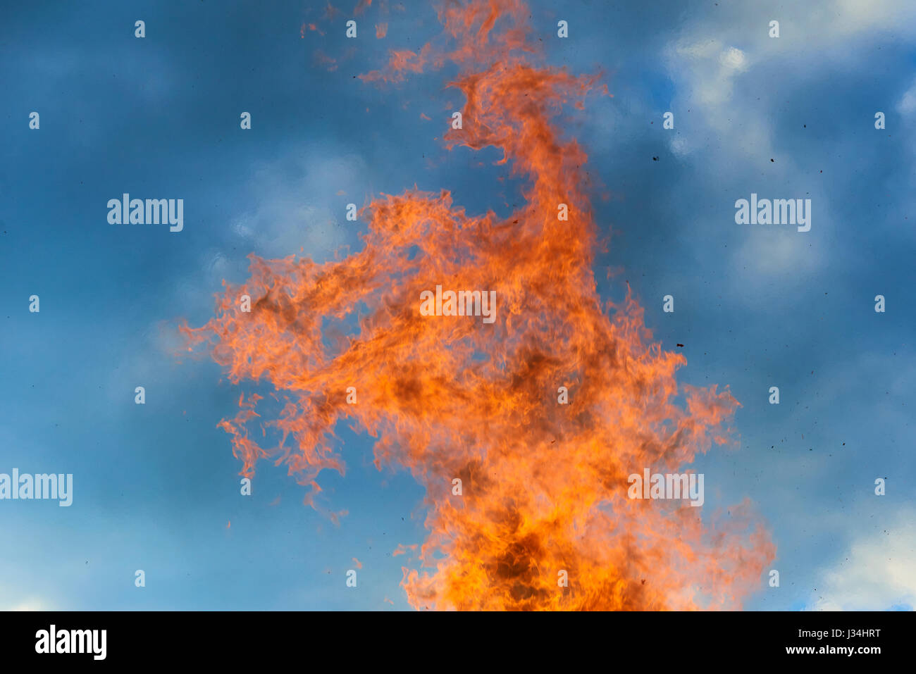 Flames reach into the sky Stock Photo - Alamy